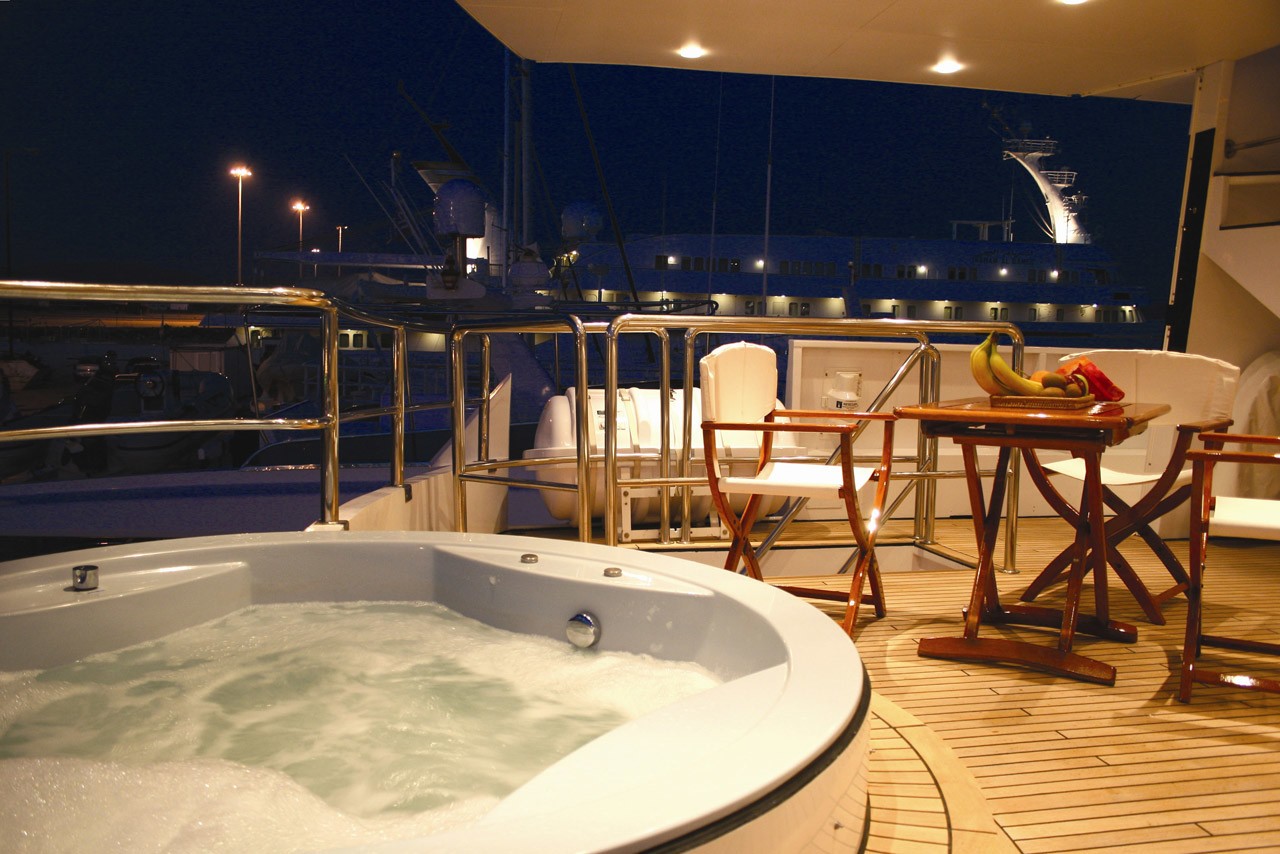 Jacuzzi Pool On Board Yacht AMZ – Luxury Yacht Browser | by CHARTERWORLD Superyacht Charter